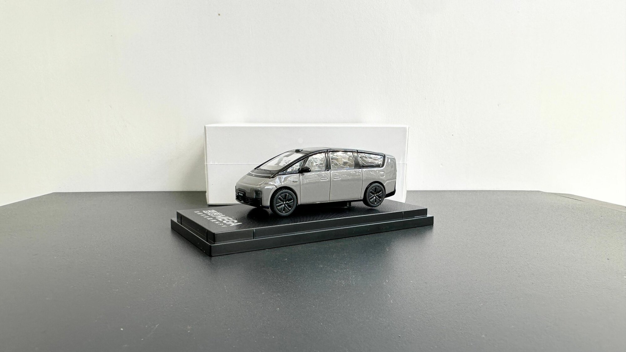 Li Auto L6, L7, L8, L9ONE Mega 1:64 Модель автомобиля из литого под давлением металла, работающая на новой энергии