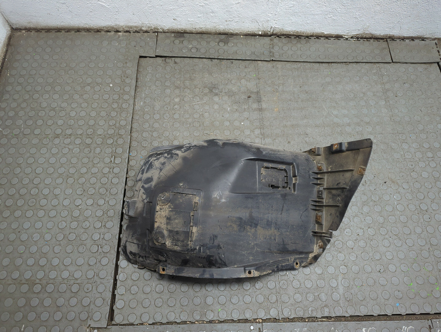 Защита арок (подкрылок) правая передняя BMW 3 E90, E91, E92, E93 Б/У