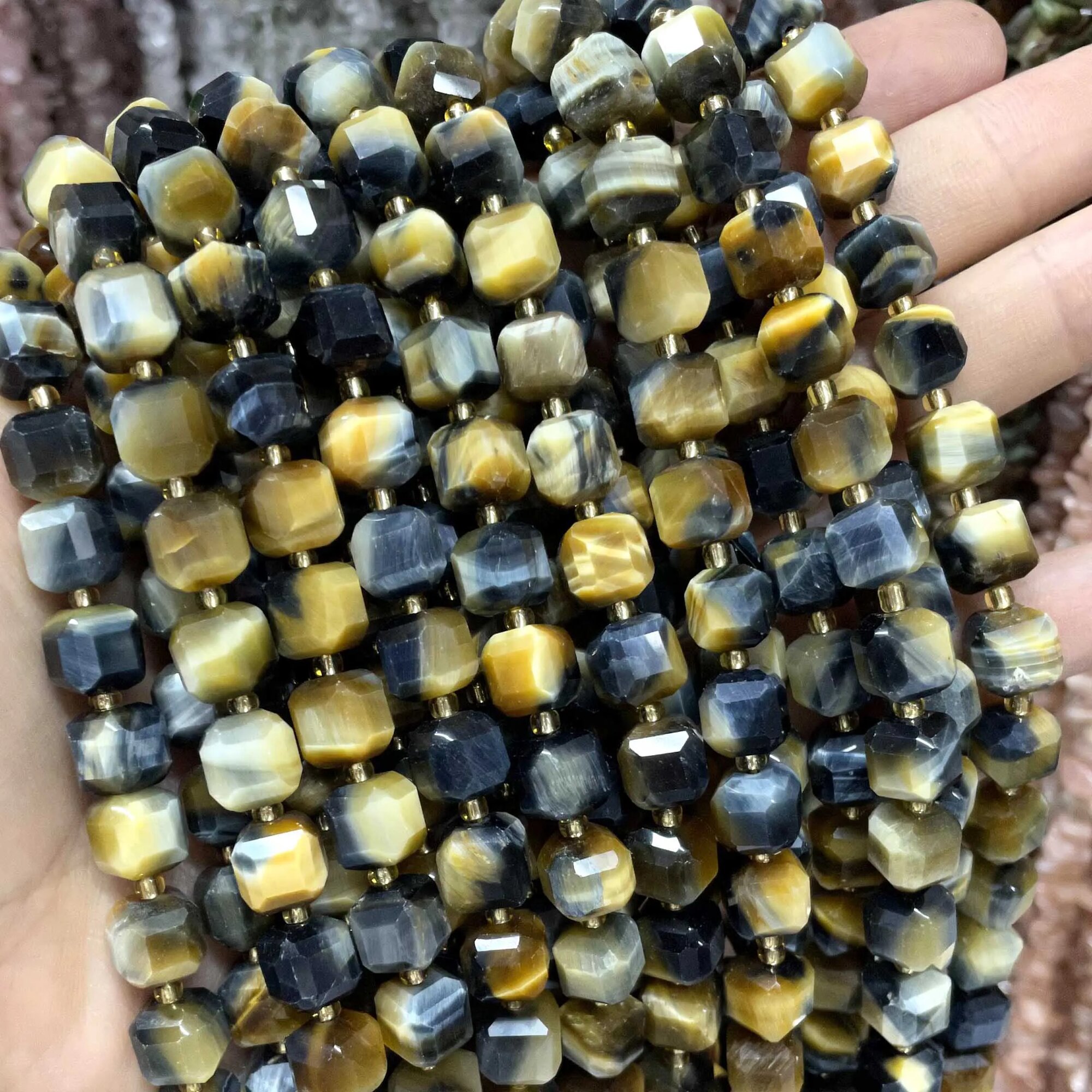 Бусины агат тигровый глаз Dream Tiger eye, 8-9 мм, квадратные