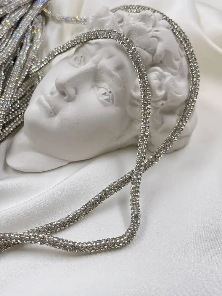 Шнур серебристый со стразами 3 метра для рукоделия и декора. 3 метра.