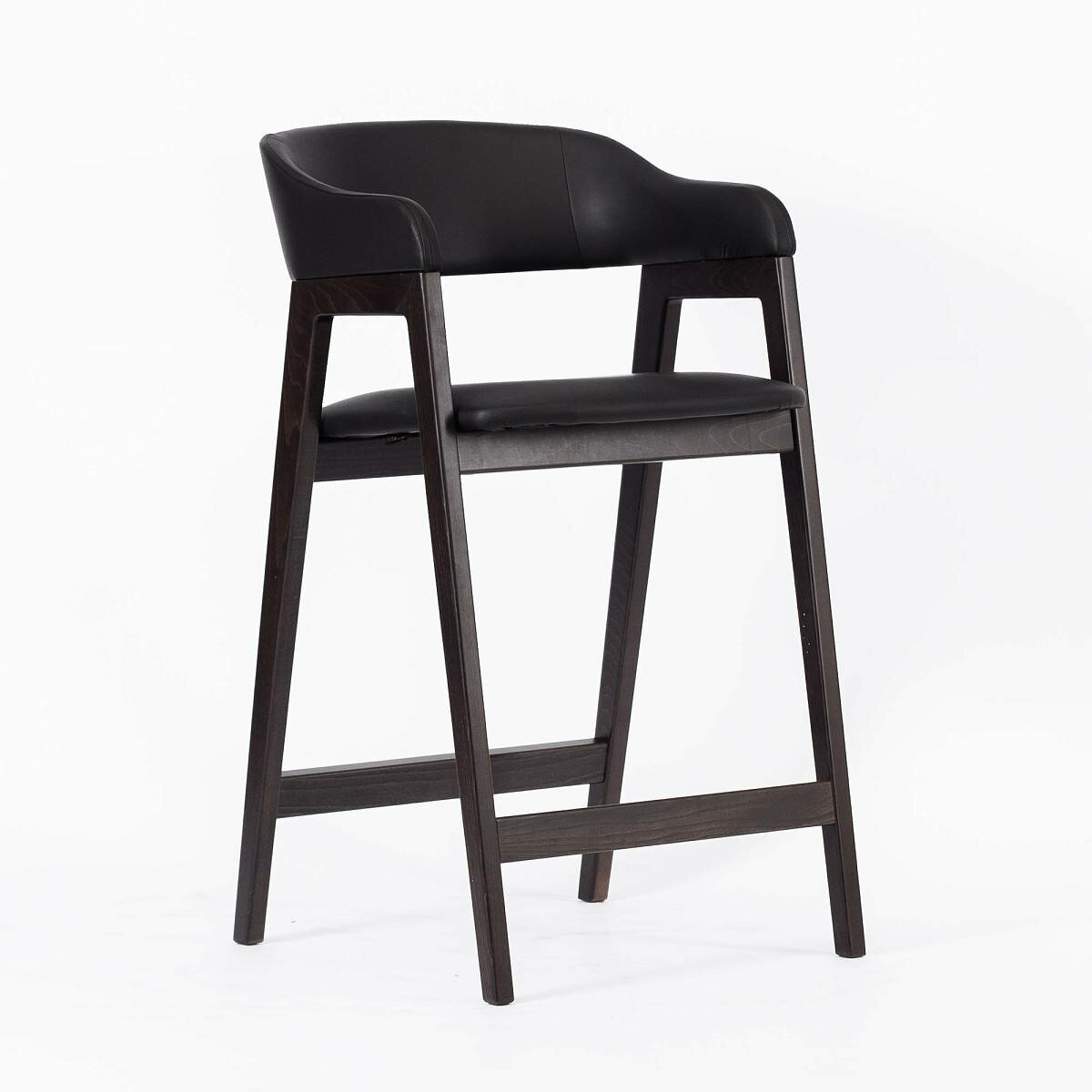 Стул полубарный Челси черная экокожа массив бука (темный орех) высота подлокотников 83,5 см для дома/для гостиной/для столовой/для кафе/кухонный стул/стул кухонный