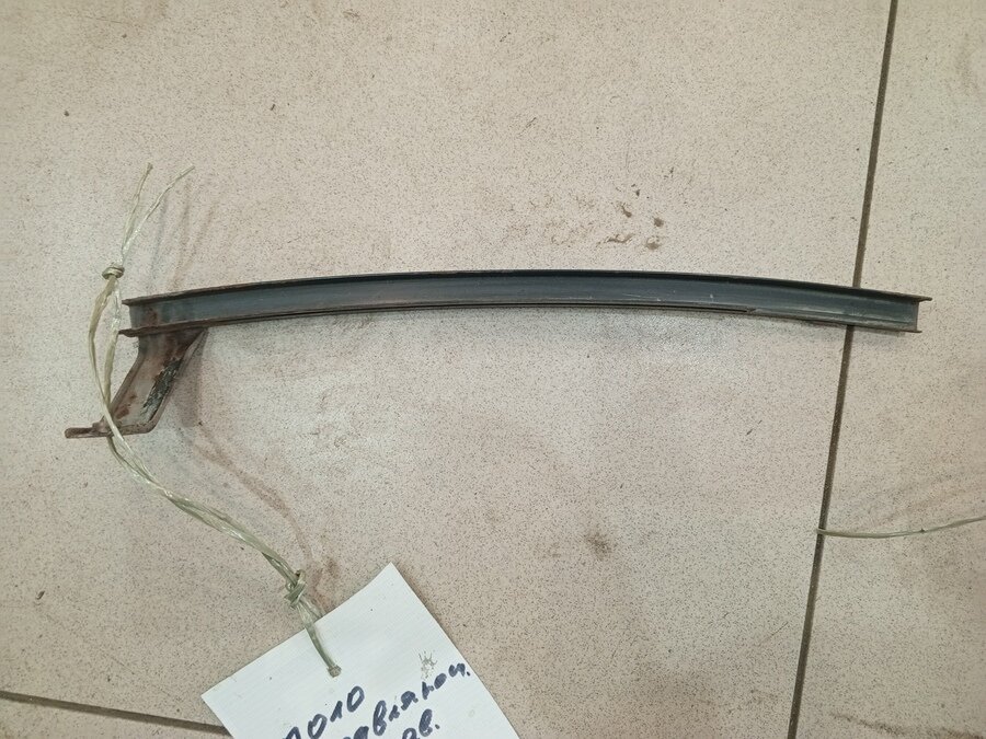 Направляющая стекла двери передней правой от Volkswagen Polo Sedan 2010>