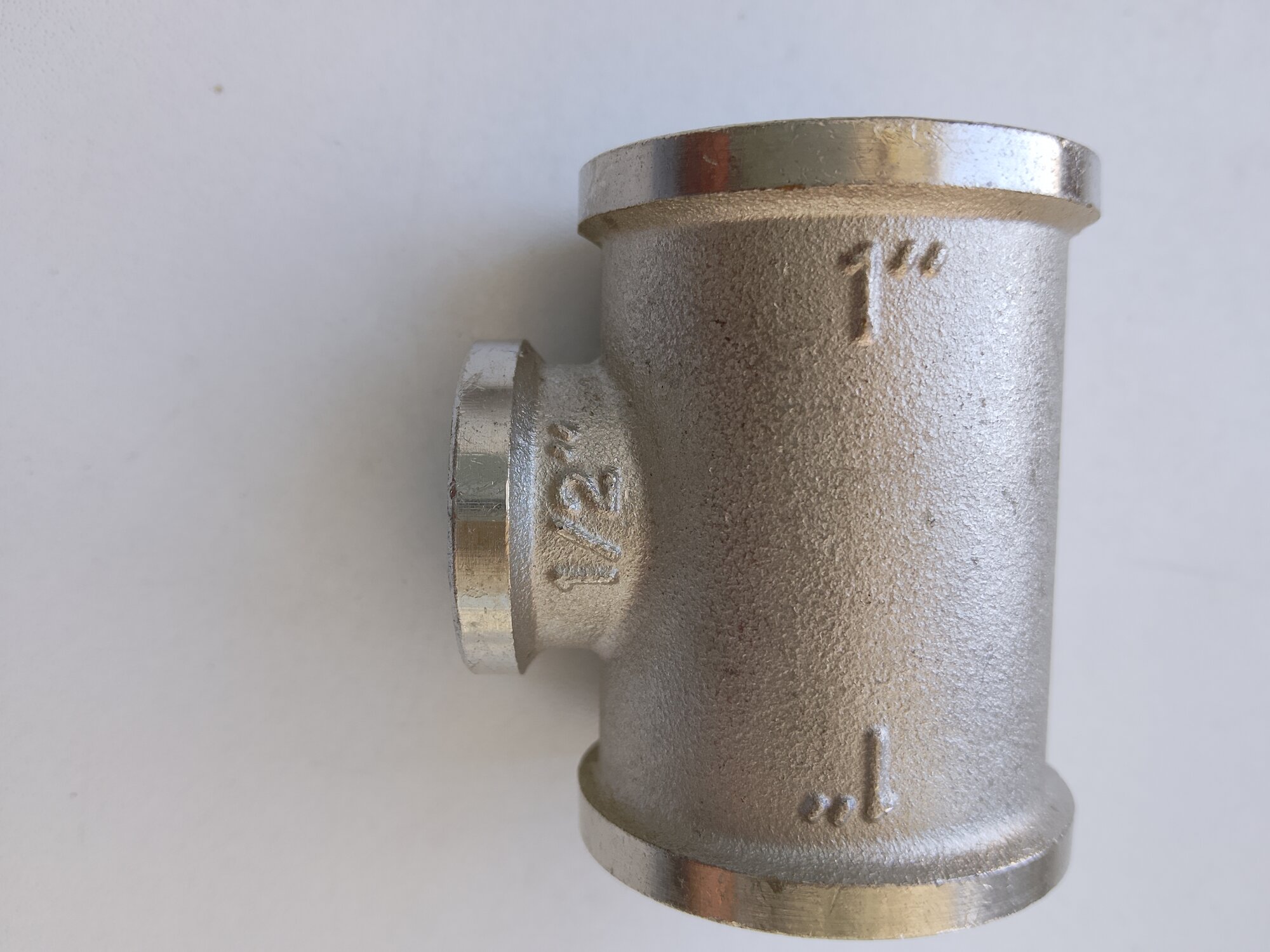 Тройник хром "1" х 1/2 х "1" внутренняя резьба VALTEK.