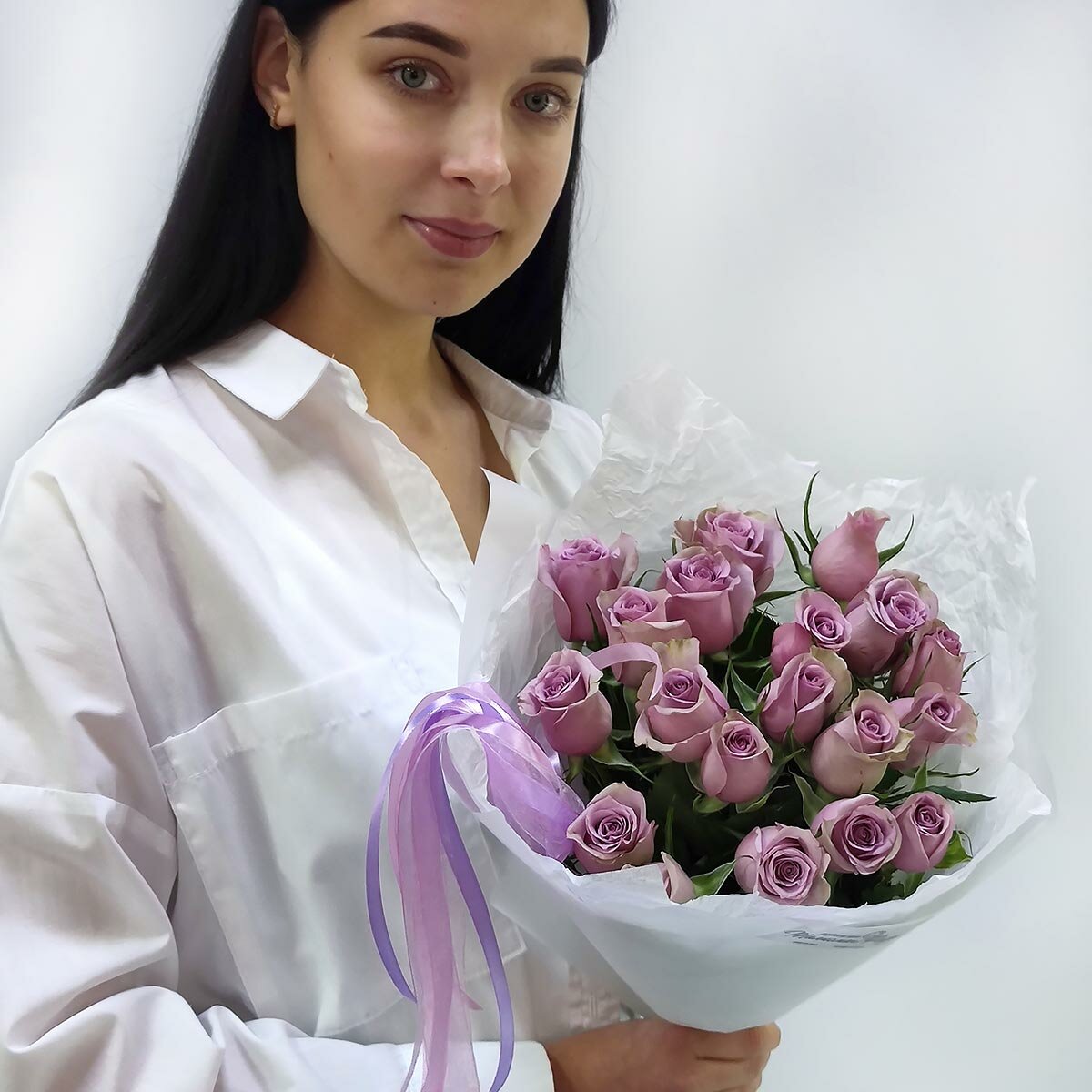 Монобукет "Лавандовые Сны", из 19 кенийских роз, лавандовый цвет, высота 40 см