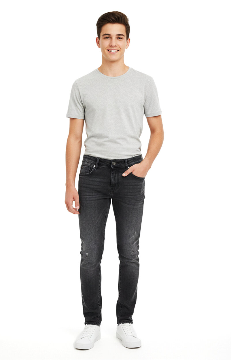 Джинсы модель зауженного кроя