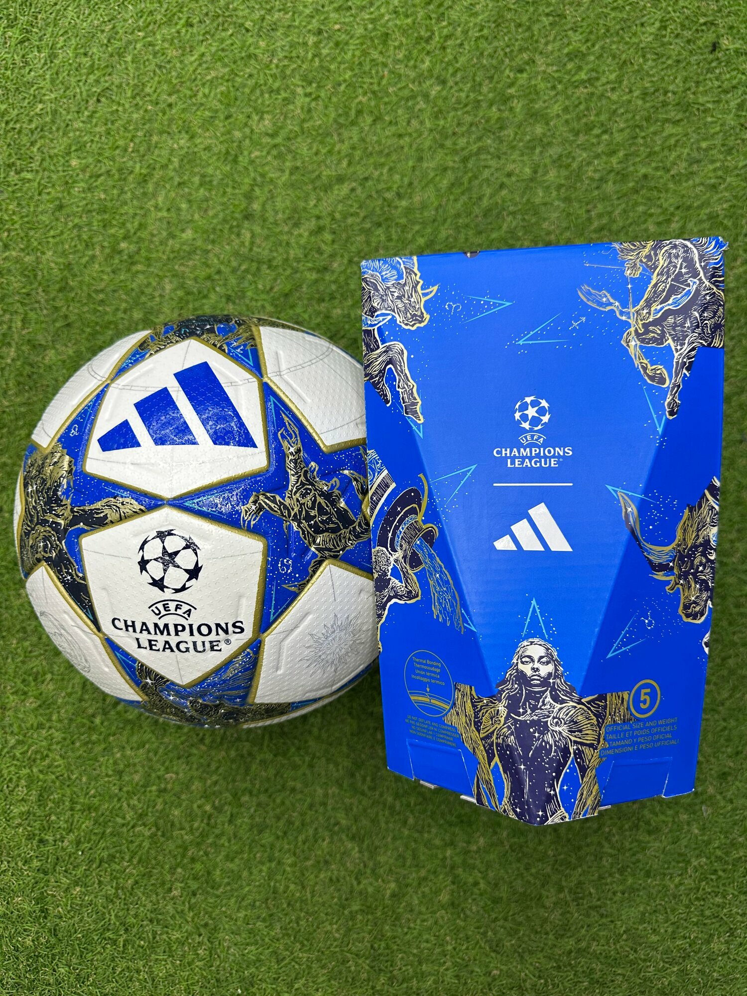 Профессиональный футбольный мяч Лиги Чемпионов УЕФА 2025/26 про
