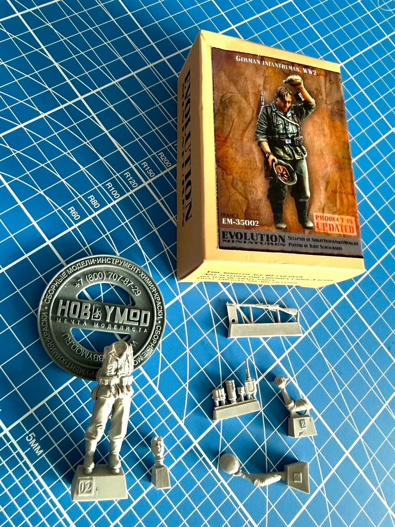 EM-35002 Фигурка для самостоятельной росписи 1:35 German Infantryman World War II