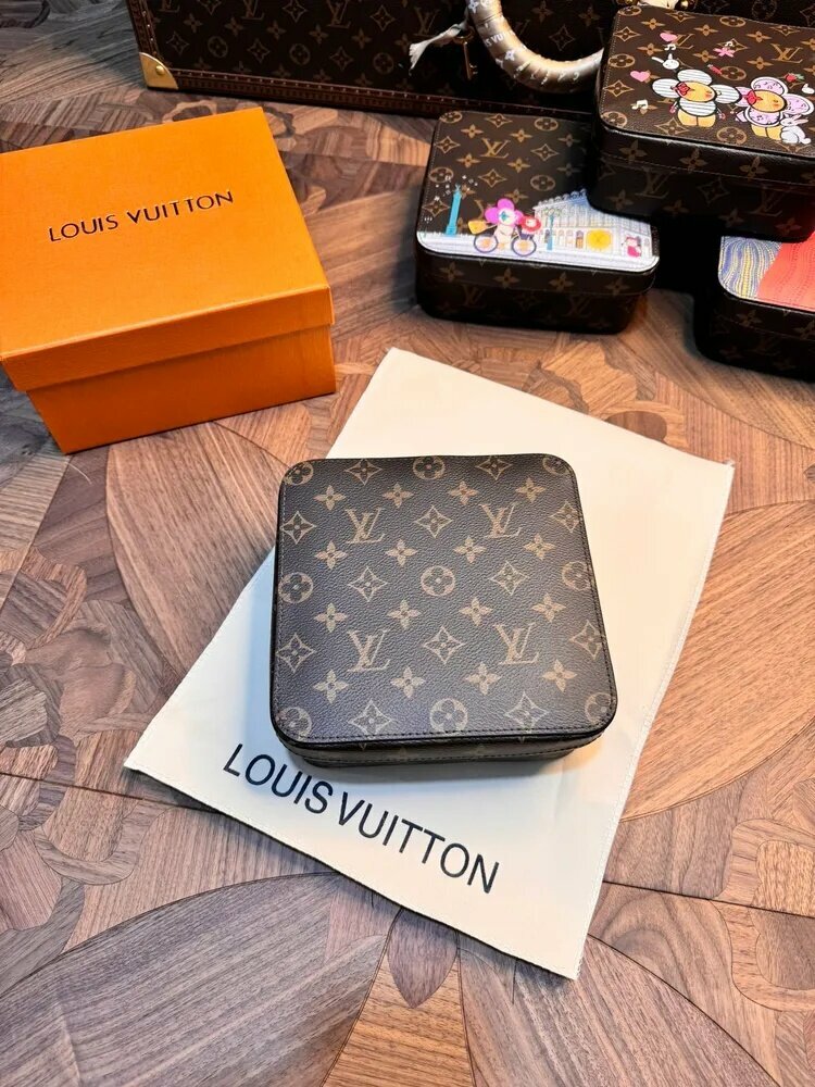 Louis Vuitton Кофр для хранения вещей, 18 см х 18 см х 7 см , 1 шт