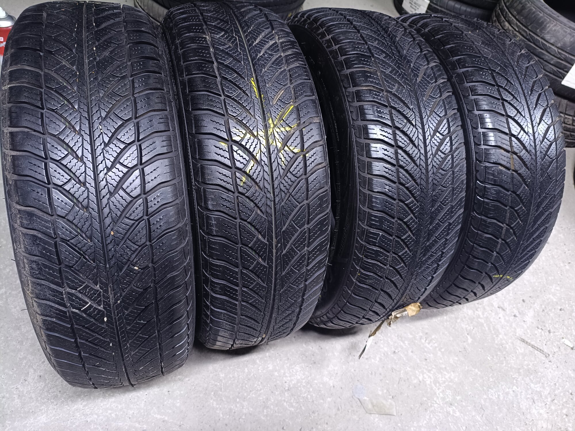 Goodyear UltraGrip 8 Performance 205/60 16