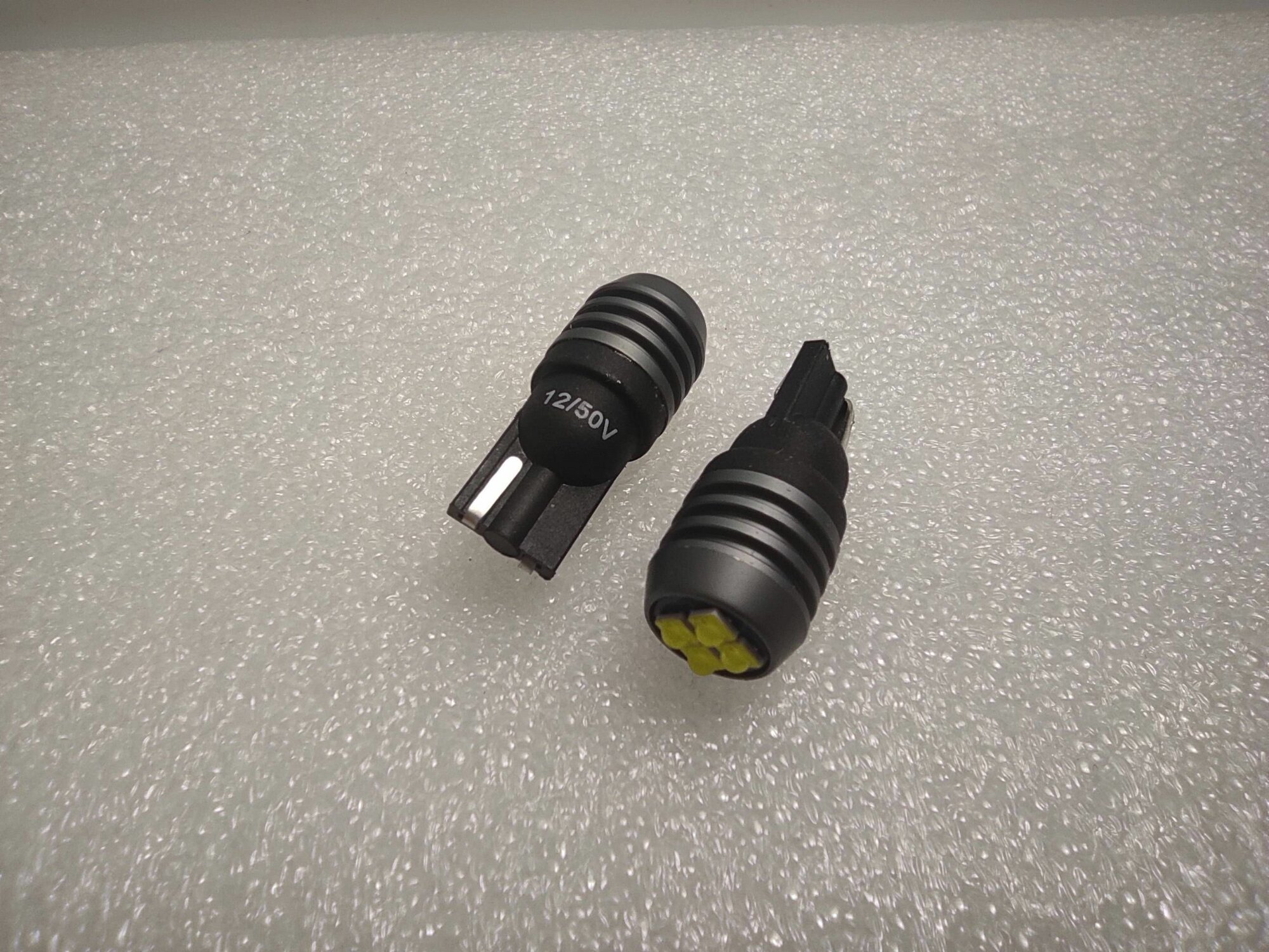 Светодиодная лампа W5W, 4 диода, 12-24В, белый (за 1 шт.), арт: 8066-К