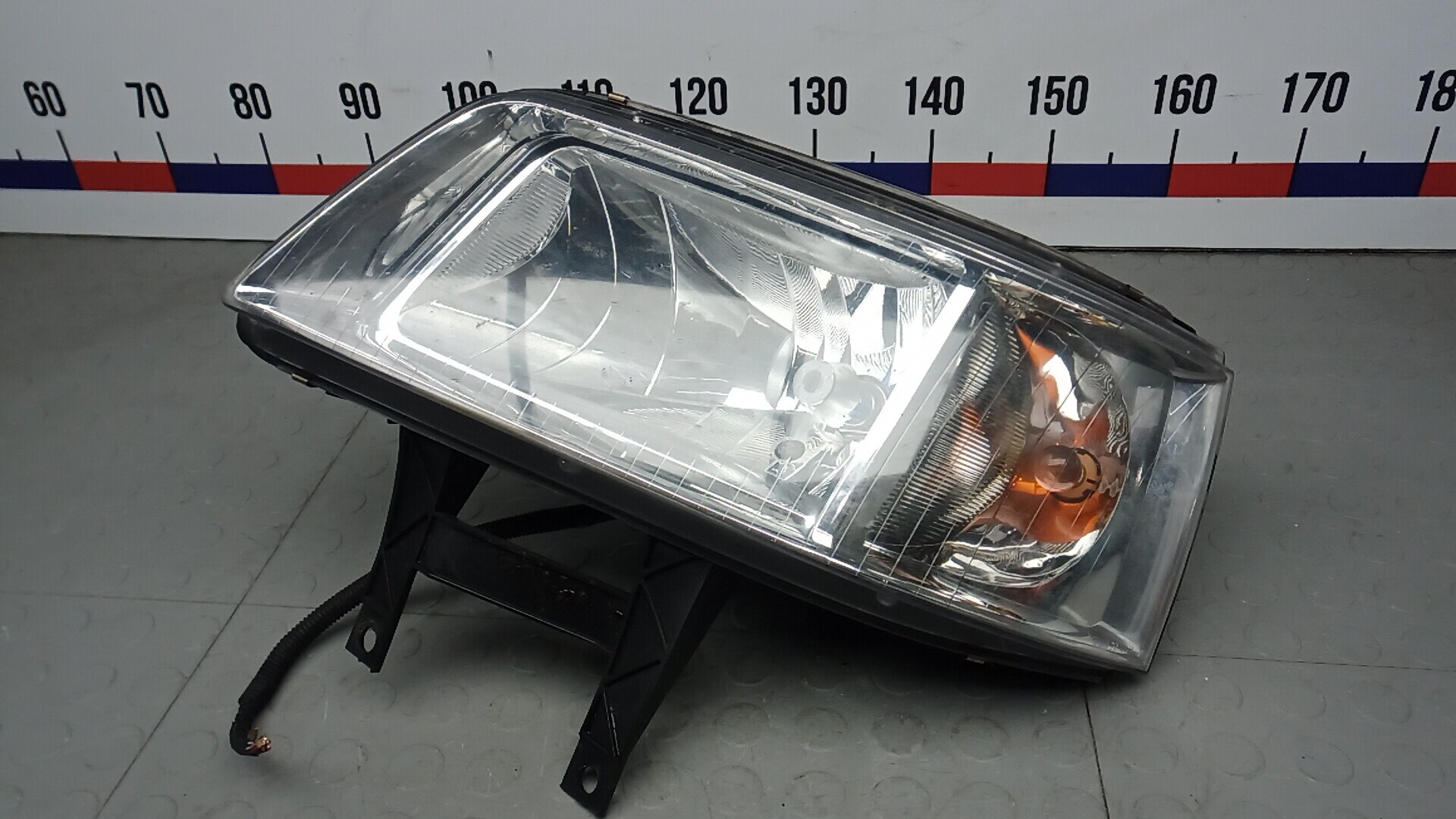 Фара левая VOLKSWAGEN TRANSPORTER T5