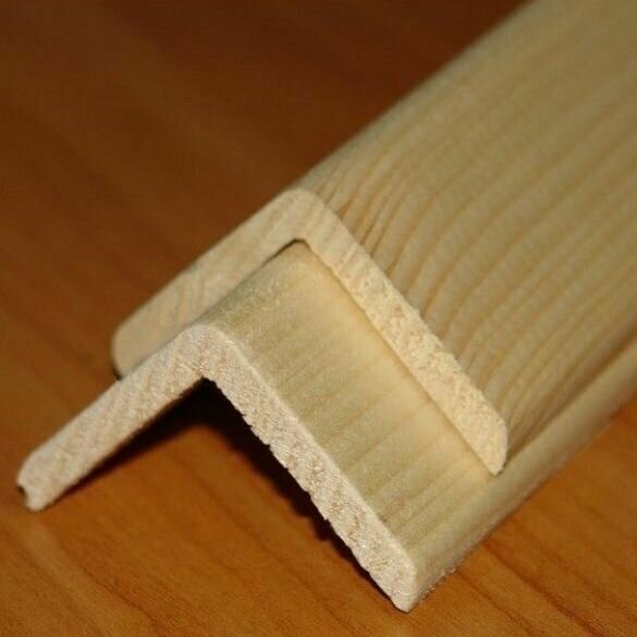 Уголок деревянный