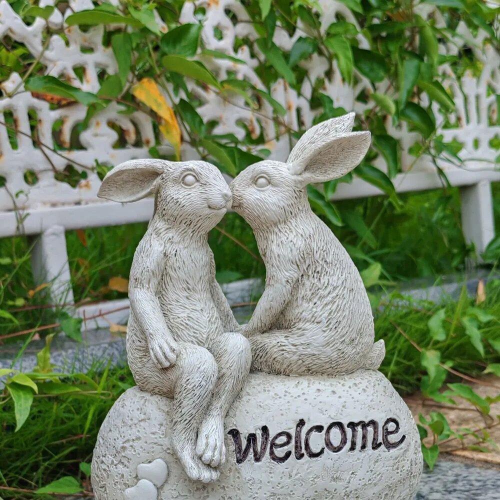 Садовая фигурка из смолы с кроликами "Welcome" для сада и дачи