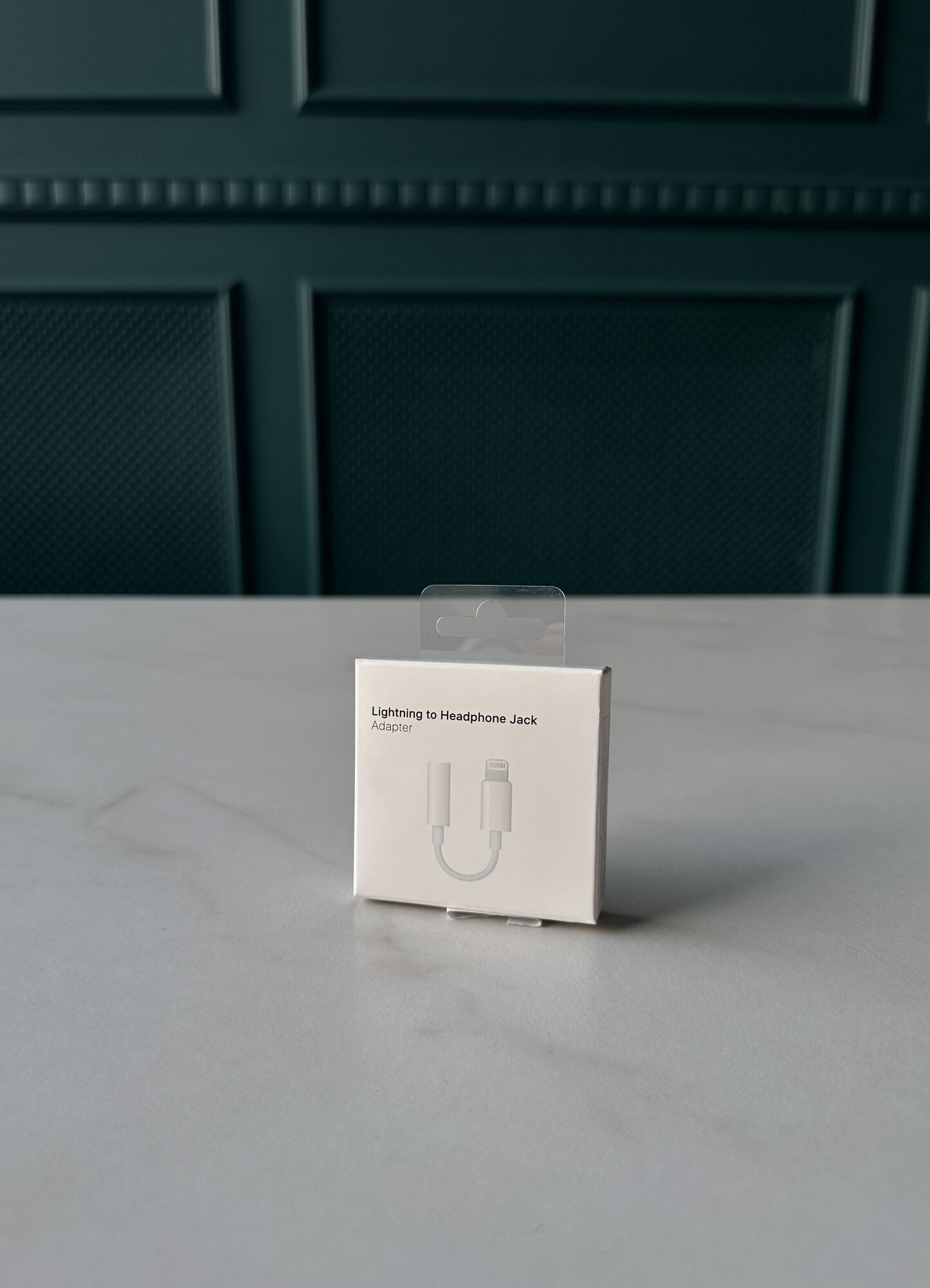 Адаптер Lightning – 3.5 мм Jack (MMX62ZM/A), переходник Lightning на Mini Jack, для смартфонов и планшетов, белый