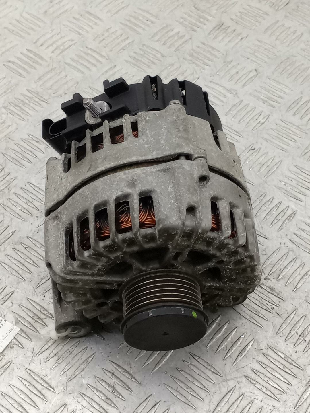 Генератор для BMW X5 F15 3.0 OEM 8570675