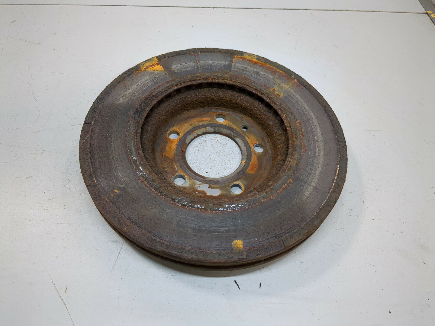 Диск тормозной передний Buick Encore GX Б/У