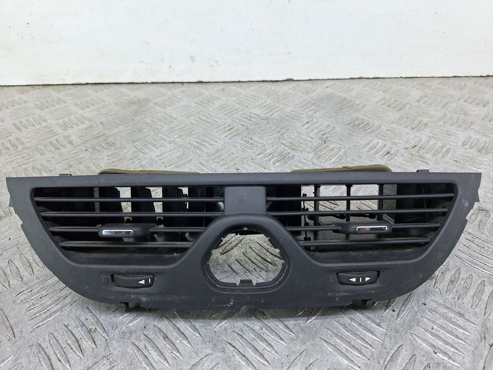 Дефлектор обдува салона центральный Opel Corsa E 2016 464000934