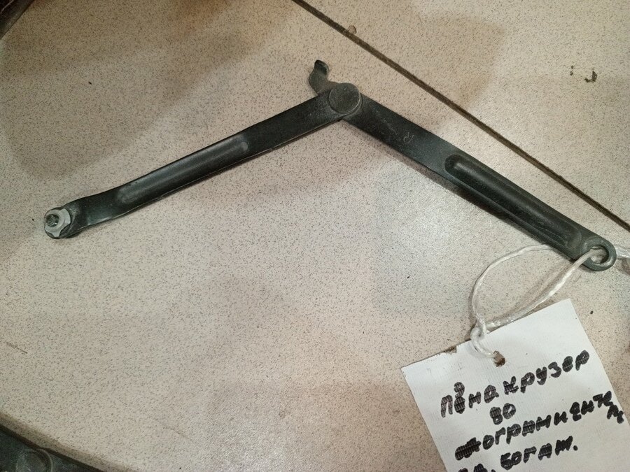 Ограничитель двери багажника от Toyota Land Cruiser 80 1990-1997