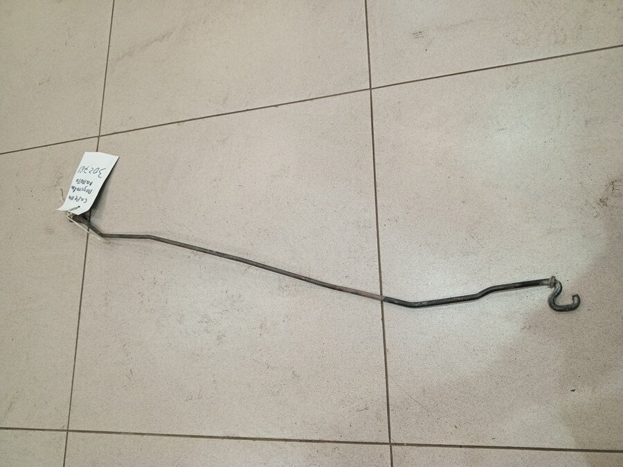 Держатель капота от Mazda Capella CG 1994-1997