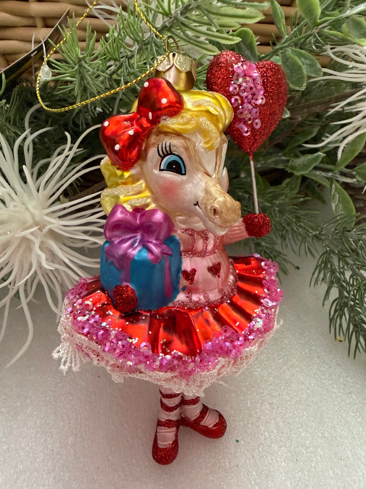 Елочная игрушка Holiday Classics "Лошадь-балерина", ручная роспись, стекло, полистоун