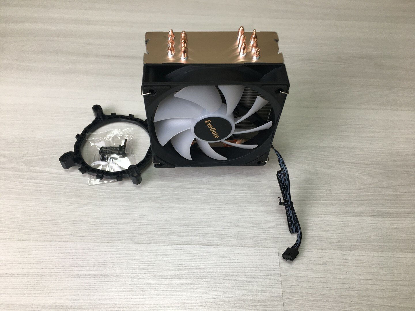 Кулер для процессора Exegate EEXX600-PWM. FRGB Wizard, 775/1200/1151/1156/1150/1200/1700/1851/АМ2/AM4/AM3/АМ5/FM1/FM2, Al+Cu 180W, 299608