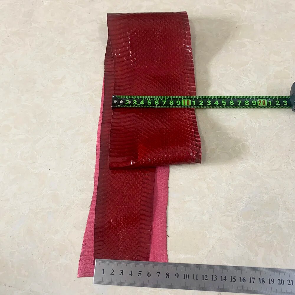 Натуральная кожа змеи красная для рукоделия 130cm