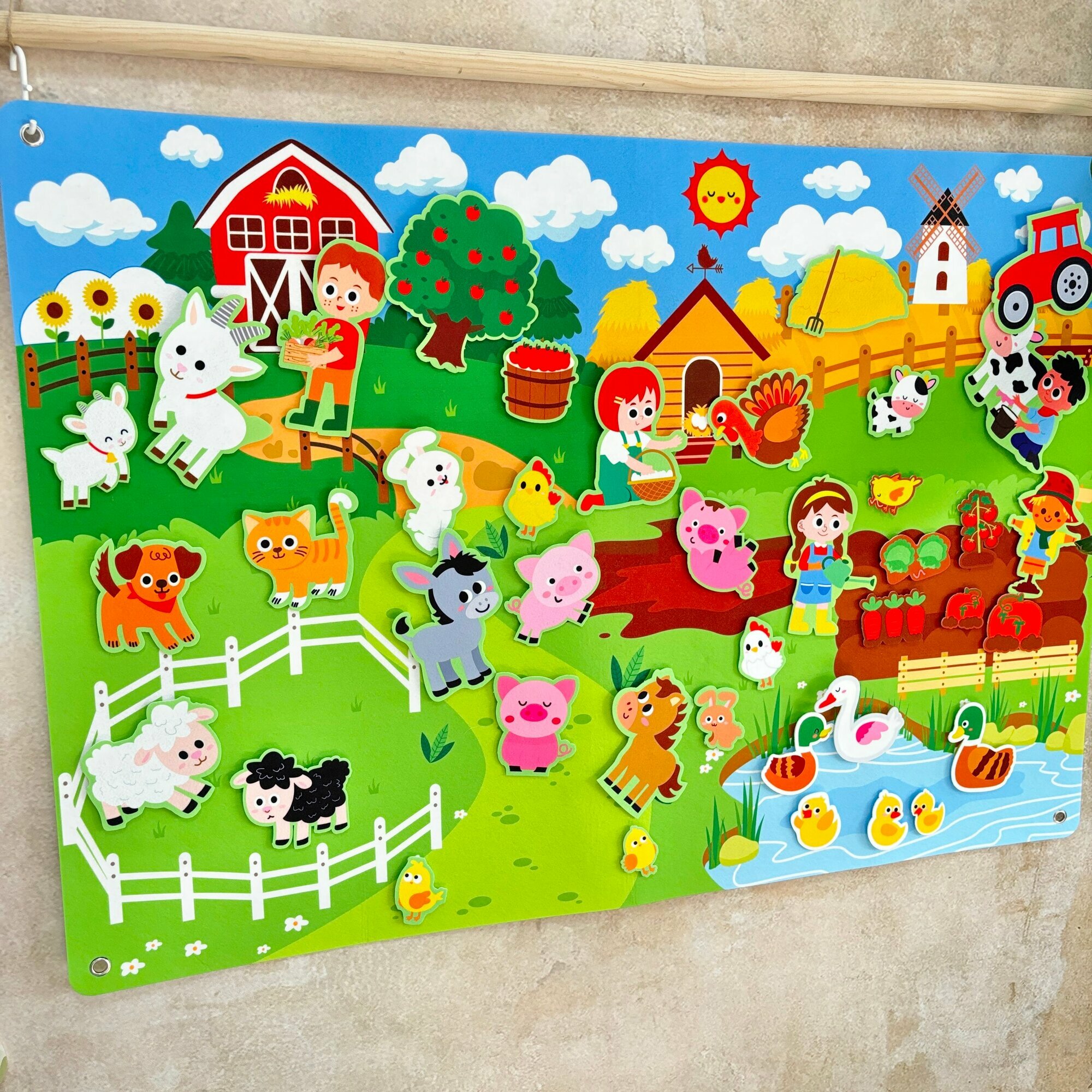 Фетровый коврик-стенд Ферма и зоопарк с элементами на липучках для сюжетных игр и обучения детей 3 6 лет