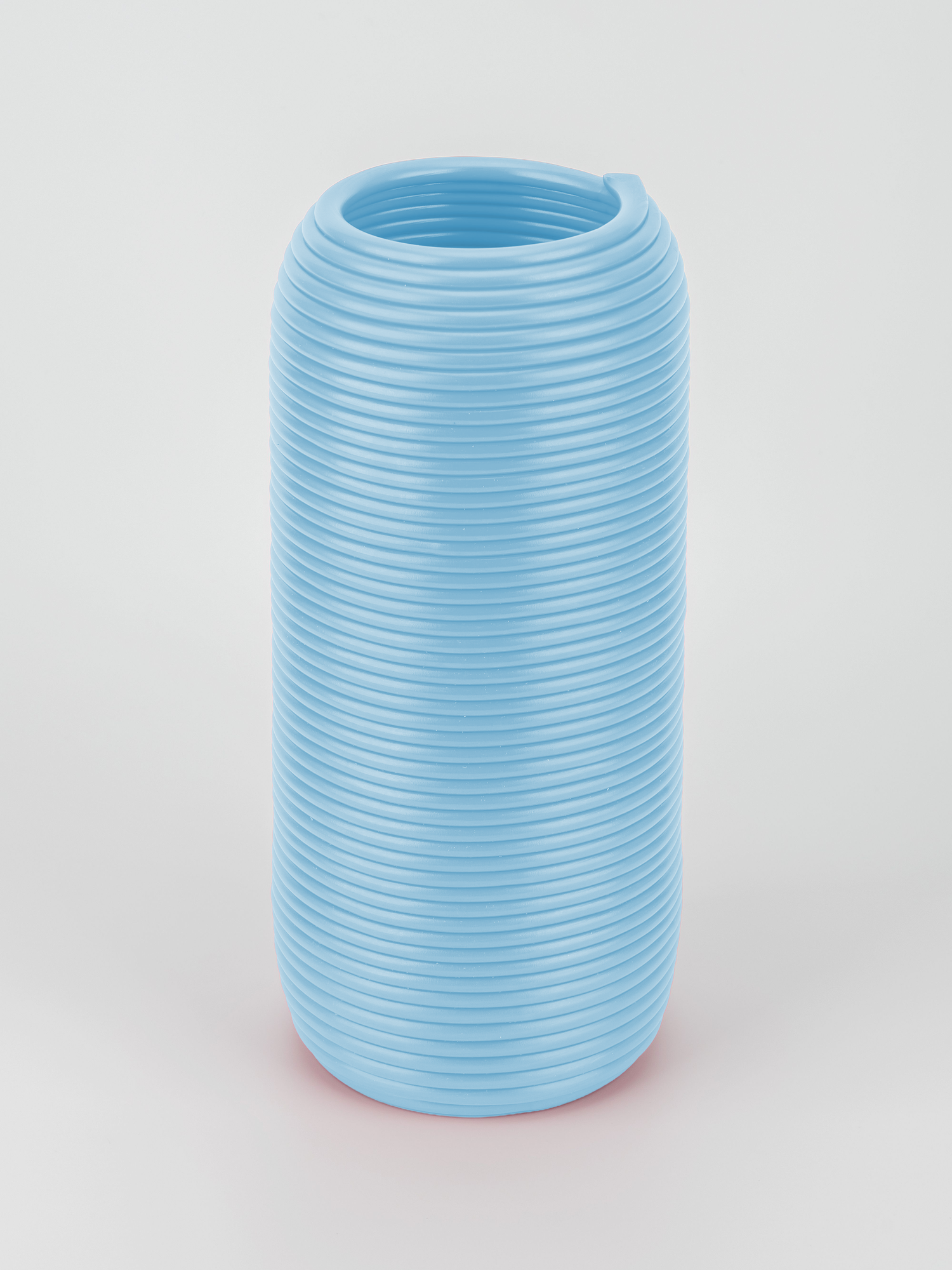 Ваза, напечатанная на 3D принтере из переработанного пластика, цвет - голубой