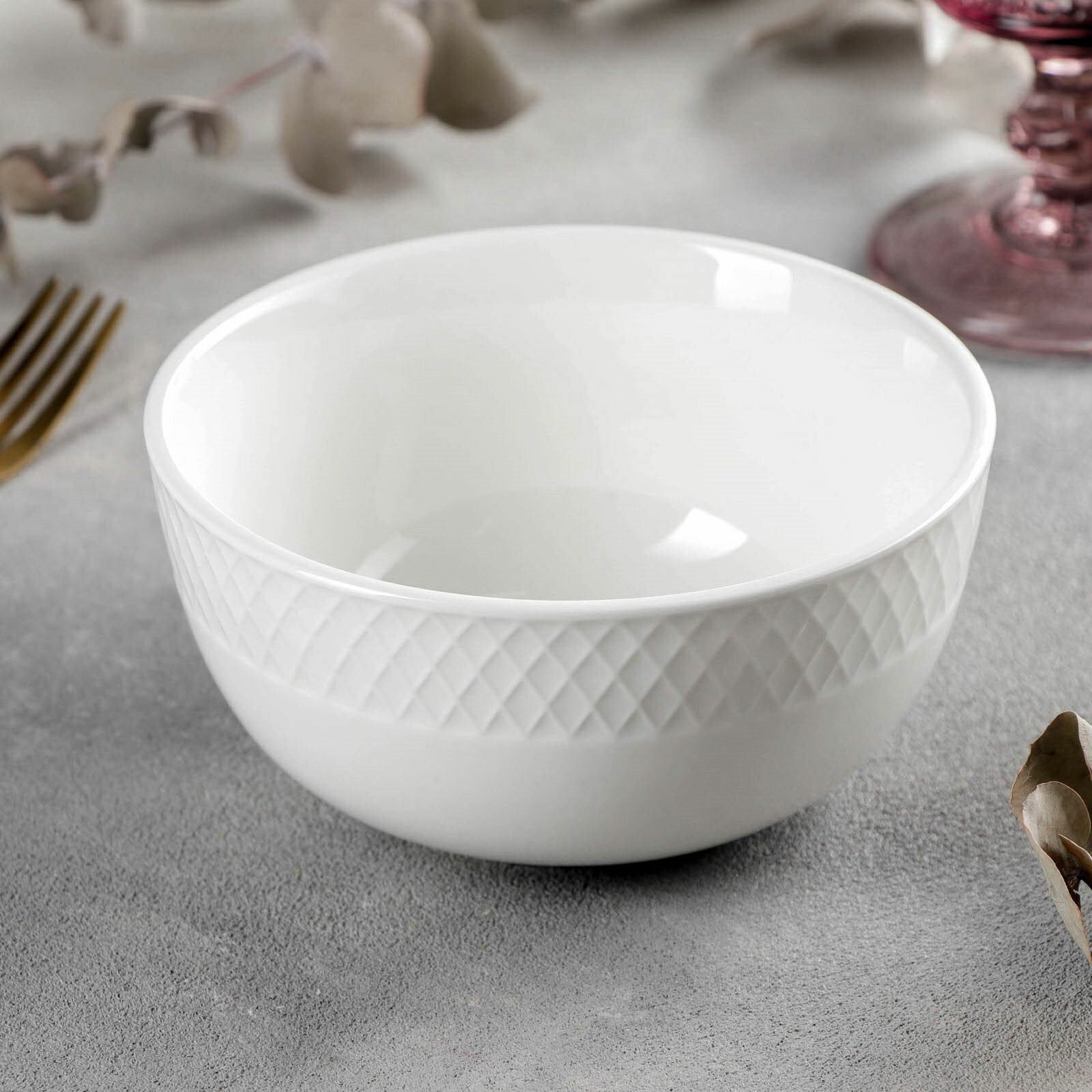 Салатник фарфоровый Wilmax "Юлия Высоцкая", 600 мл, d=14 см, цвет белый