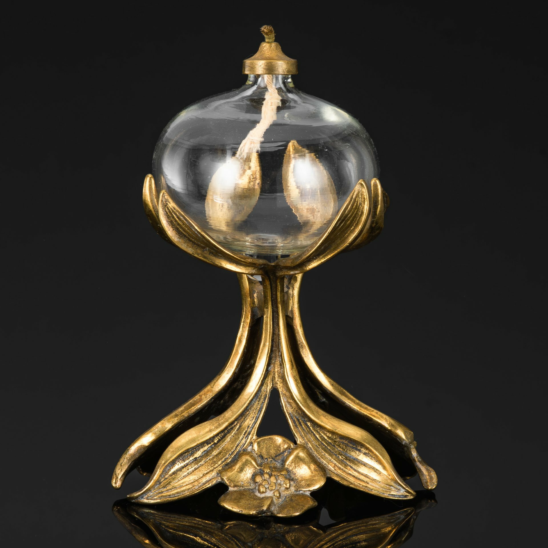 Лампа масляная в стиле модерн на фигурном основании в виде цветов, металл