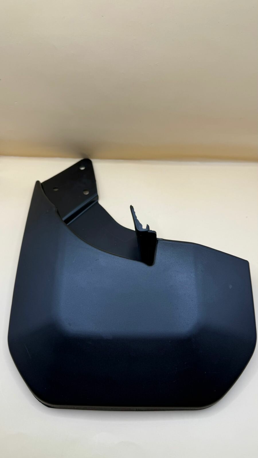 Брызговик зaдний левый SRW неориг (односкатные задние колеса) на FORD TRANSIT