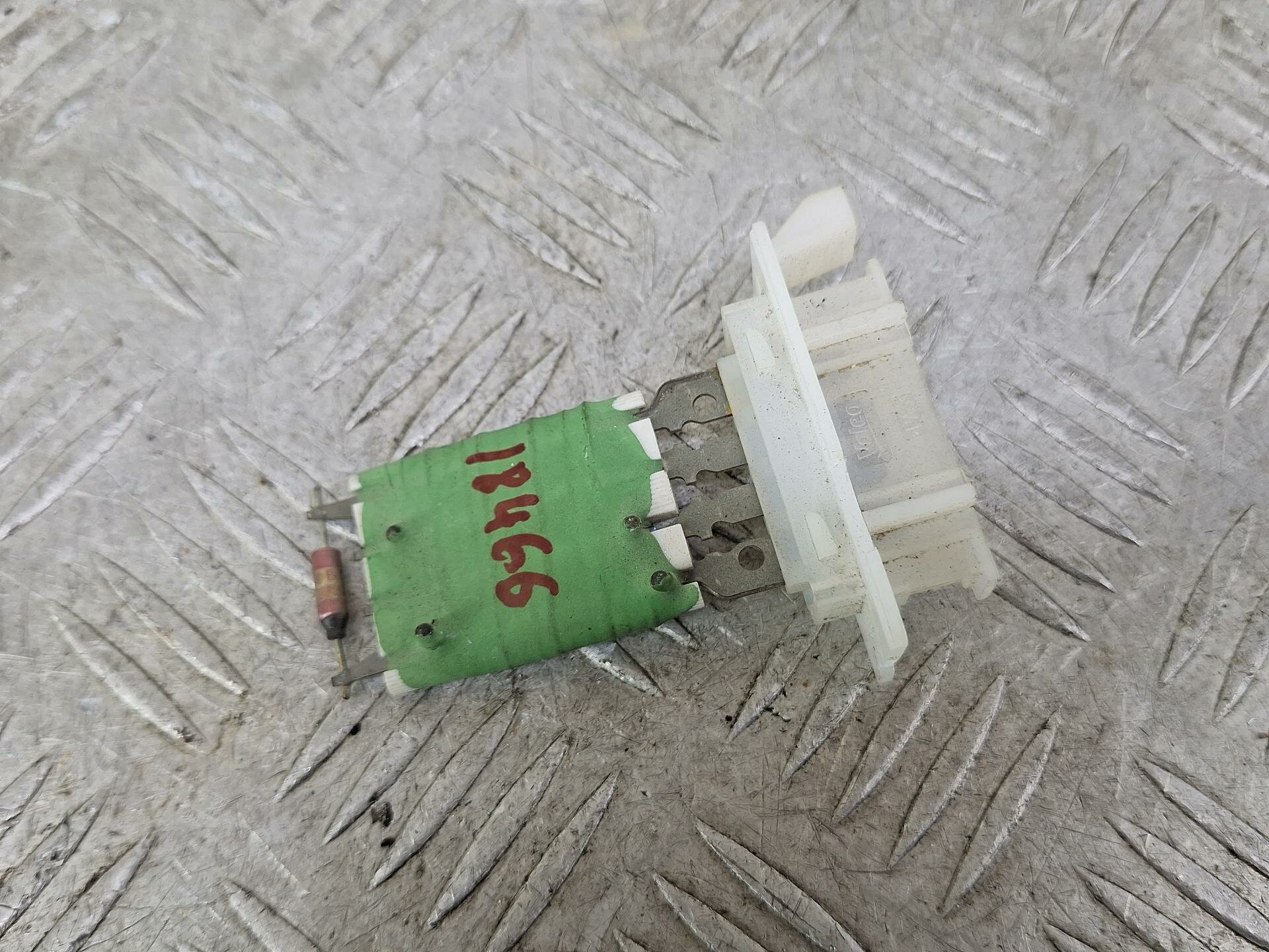 Сопротивление печки Renault Sandero (2009 - 2014) N102463E