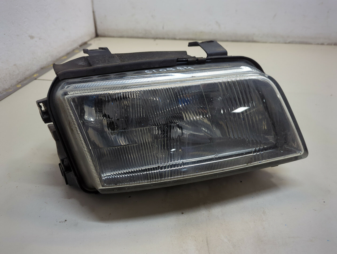 Фара (передняя) правая Audi A4 (B5) Б/У