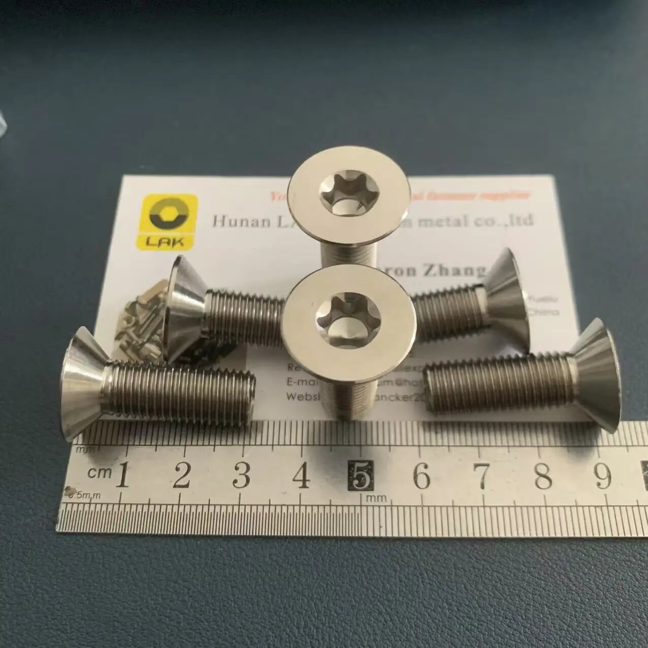 Титановые болты M10x1,25x20 Gr5 45 мм