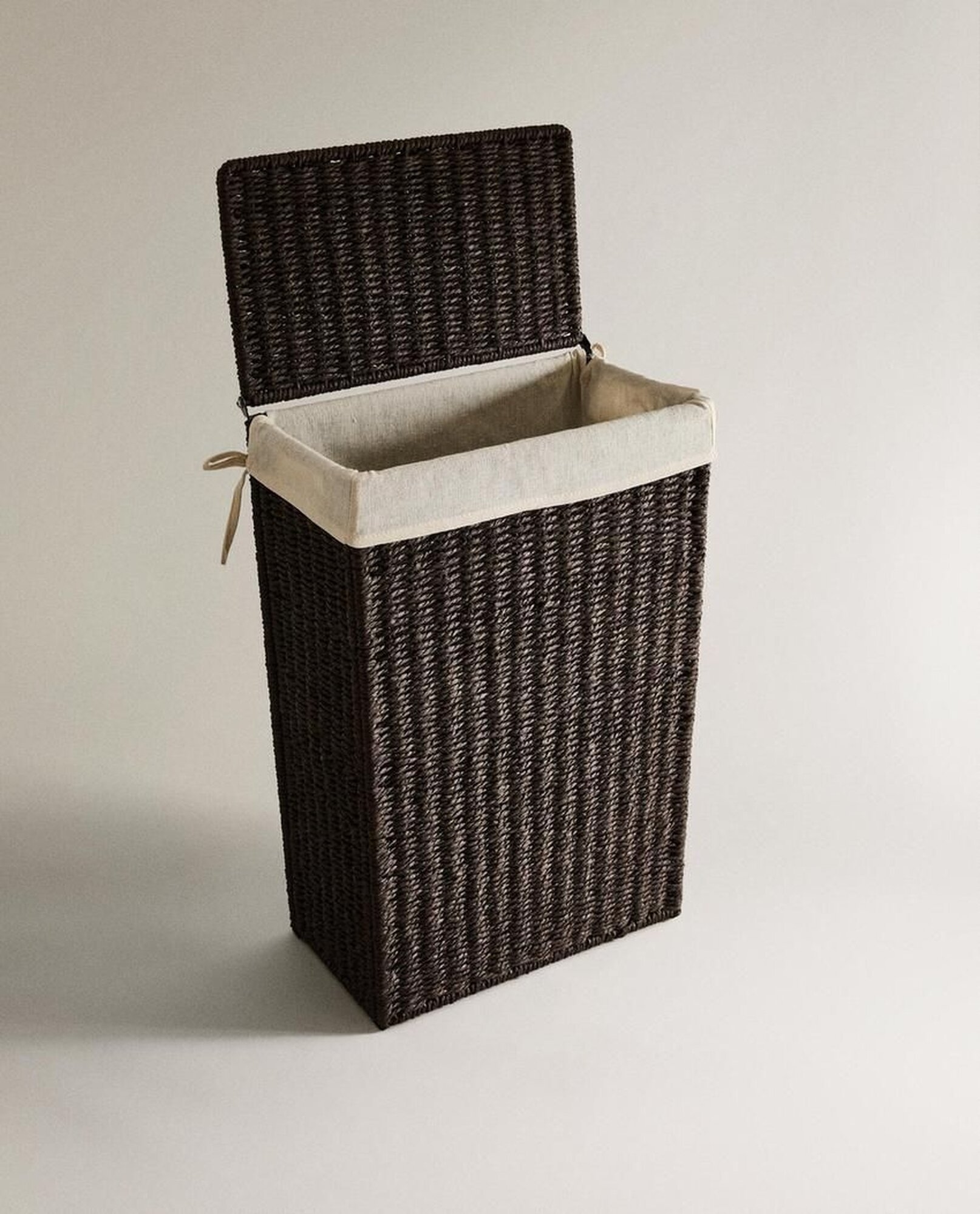 Корзина для белья ZARA HOME 7528/049/700, с тканевой подкладкой и ручками, темно-коричневая