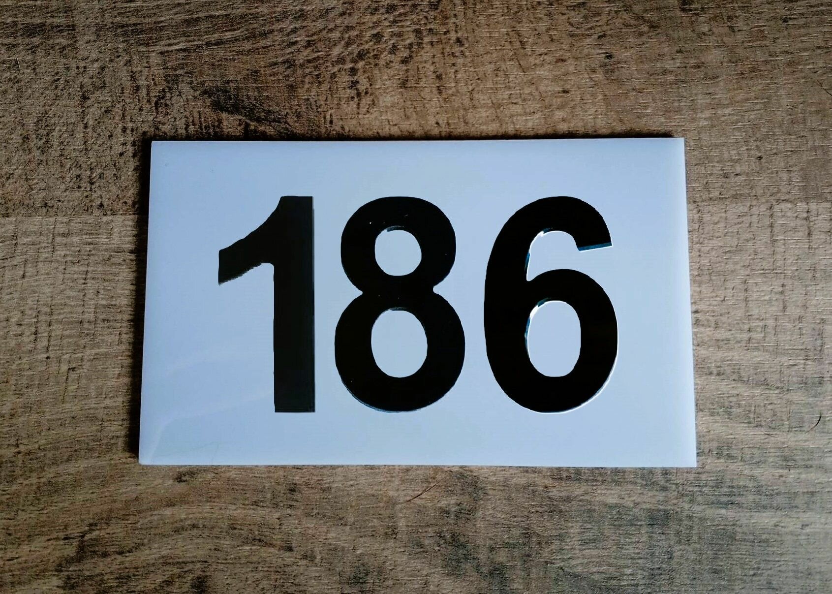 Цифры на дверь, табличка с номером 186