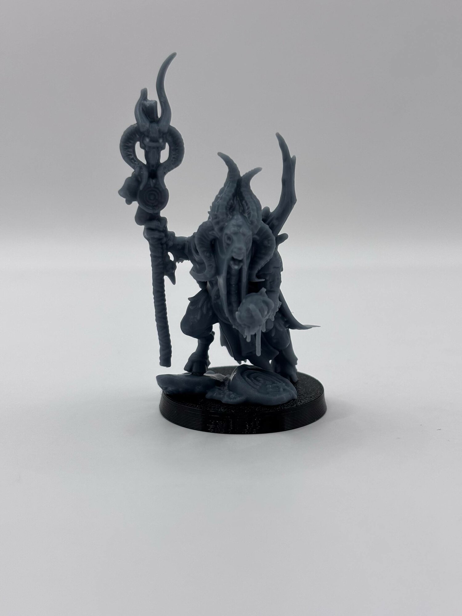 Миниатюра Warhammer Quest Darkwater Shaman Foulhoof AOS