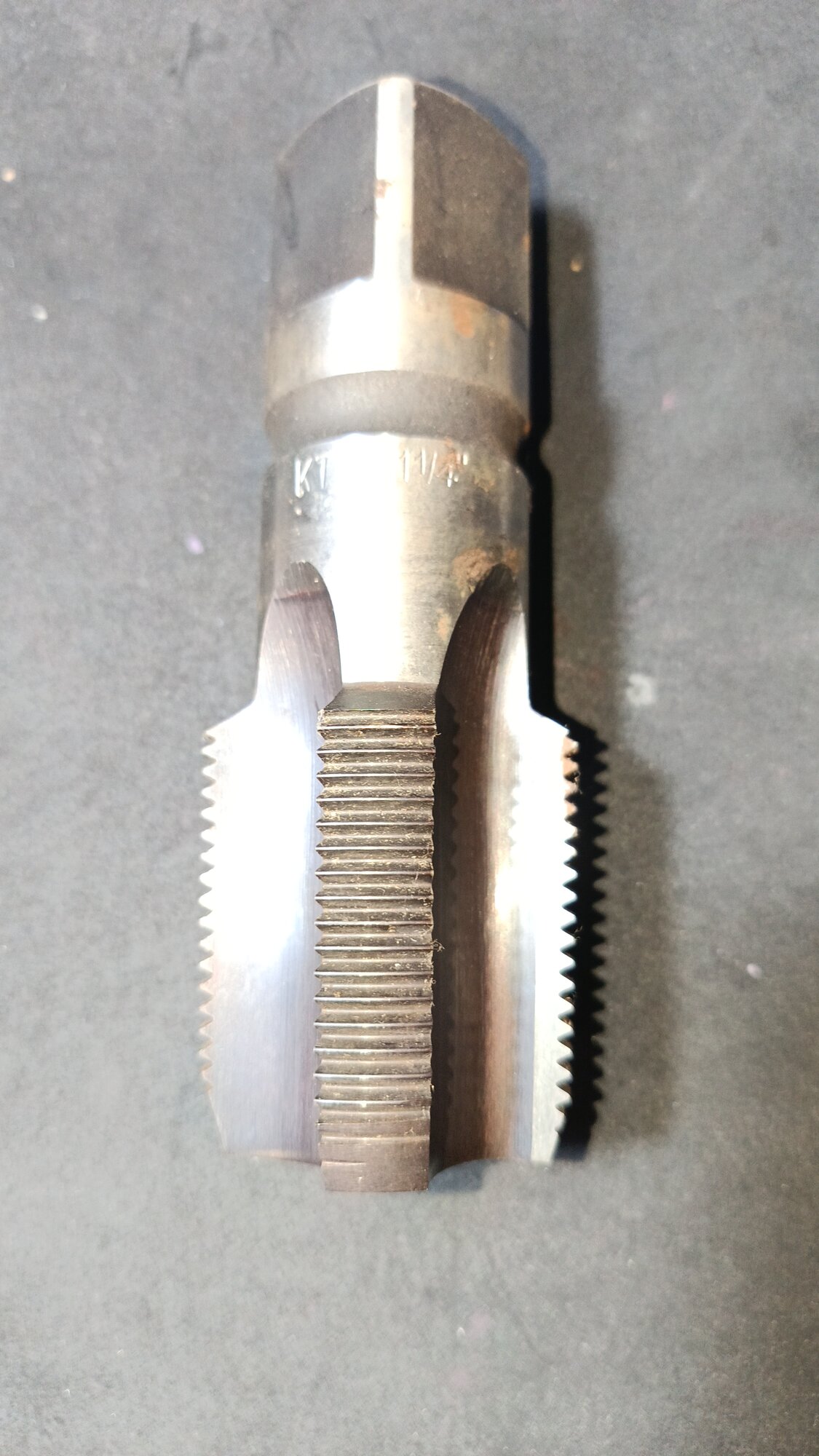 Метчик конический м/р К Труб 11/4" Р6М5