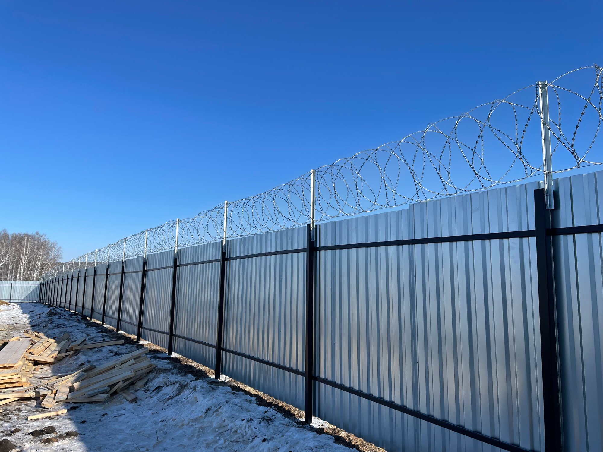 Колючая проволока Спиральный барьер безопасности СББ-600/62/5