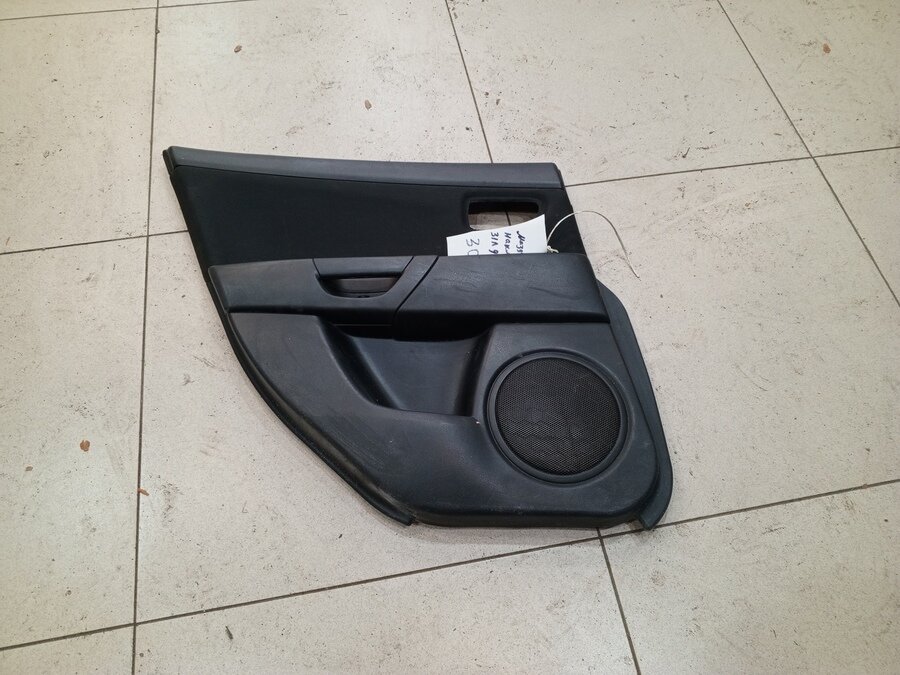 Обшивка двери задней левой от Mazda 3 bk 2003-2009