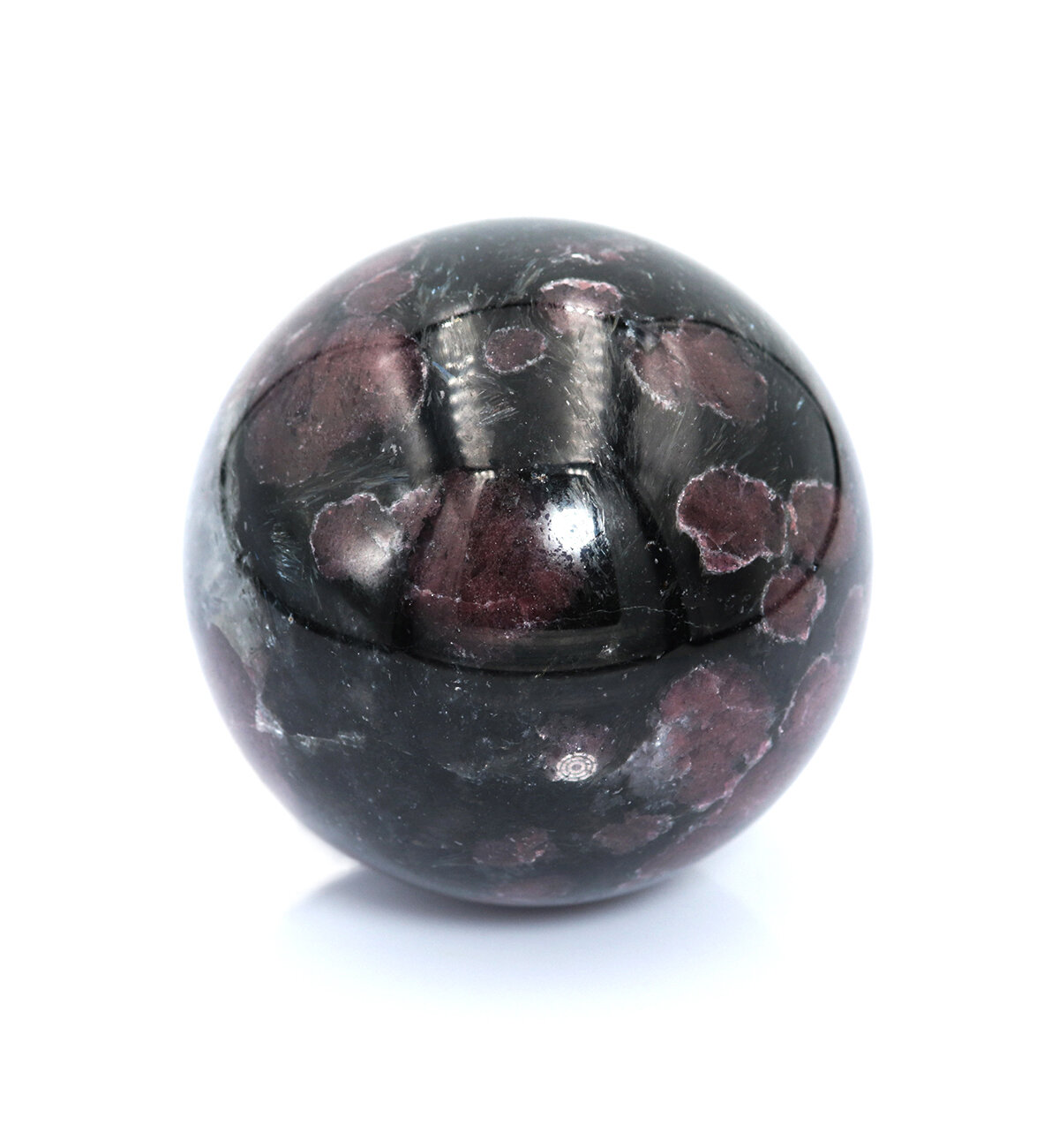 Нуумит с Гранатом шар, натуральный камень/минерал (5,2-5,4 см)