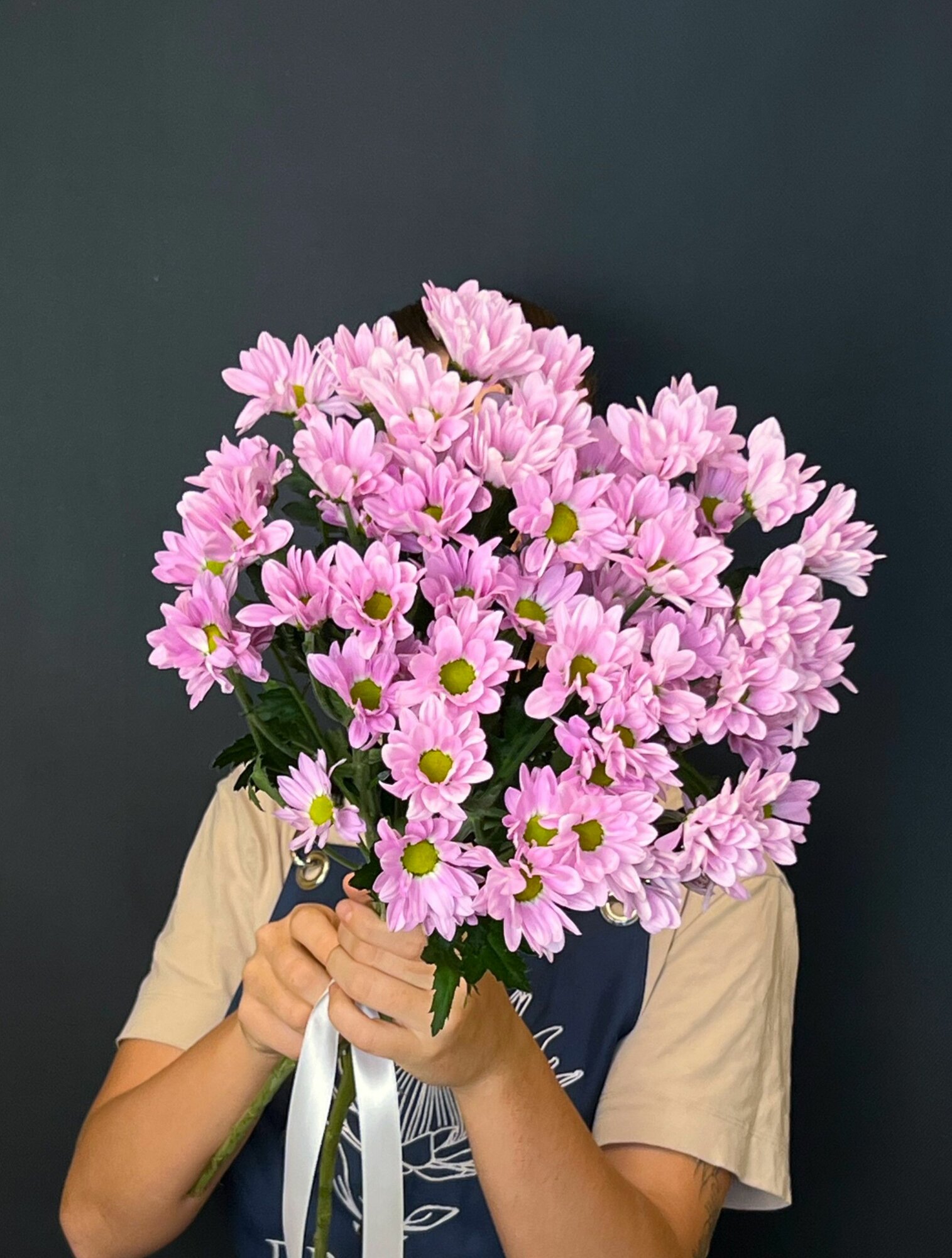 Букет из розовых кустовых хризантем, на стебле, 5 шт, цвет розовый