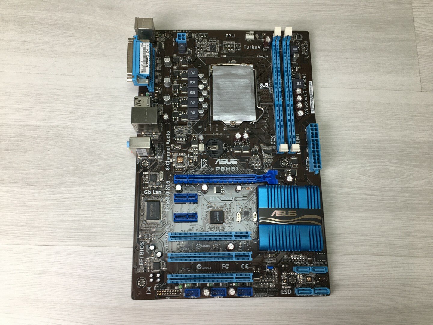 Материнская плата S-1155 ASUS P8H61 rev 1.00 H61/2xDDR3/GbLAN/Sb/ATX без планки