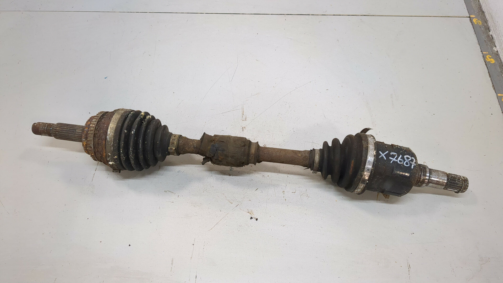 Полуось (вал, шрус) левая передняя Toyota Corolla Verso Б/У