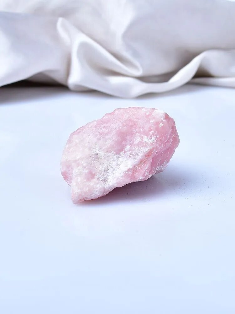 Натуральный необработанный камень "розовый опал не подвергался обработке (3-5 см 3 шт)