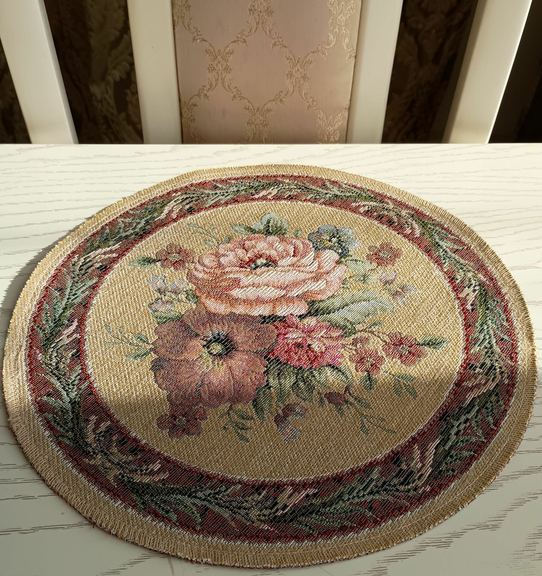 Салфетка гобелен "Гирлянда" (кофе), с шениллом и шелком d30