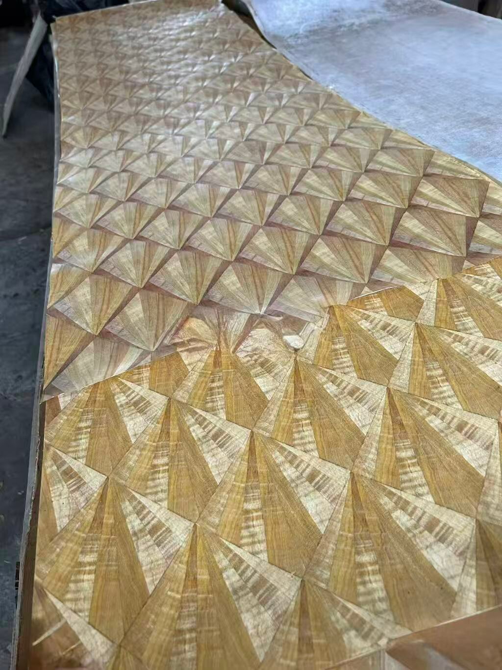 3D Шпон из Фиби золотистой (Jin Si Nan) — Ширина 60 см, Длина 250 см, толщина 0.25 мм на бумажной основе