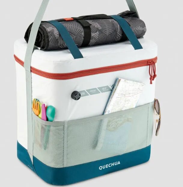 Термосумка Quechua Compact Fresh 25 л для еды и напитков с наплечным ремнем белого цвета — фото 1