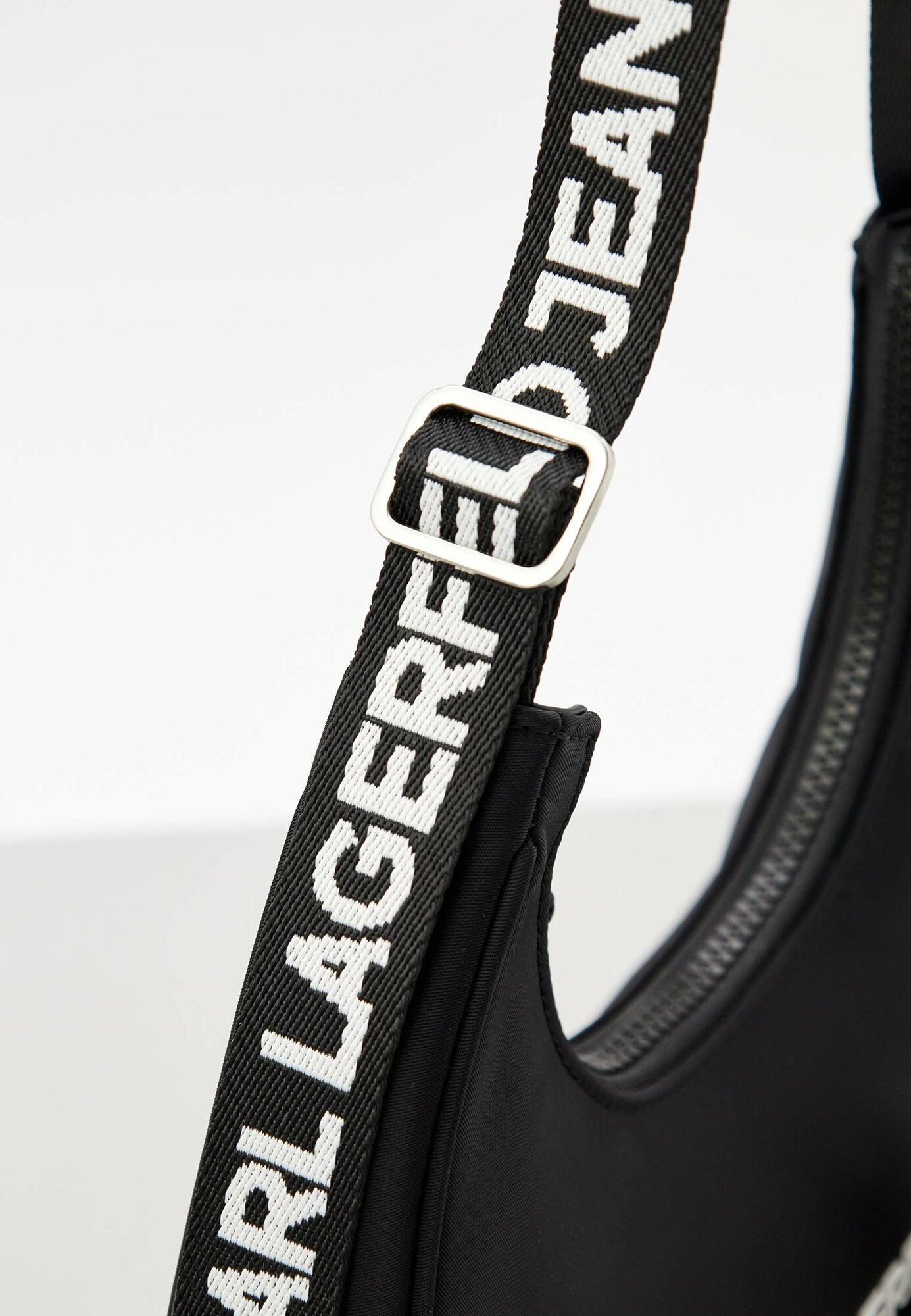 Сумка хобо KARL LAGERFELD JEANS, фактура гладкая, черный — фото 1
