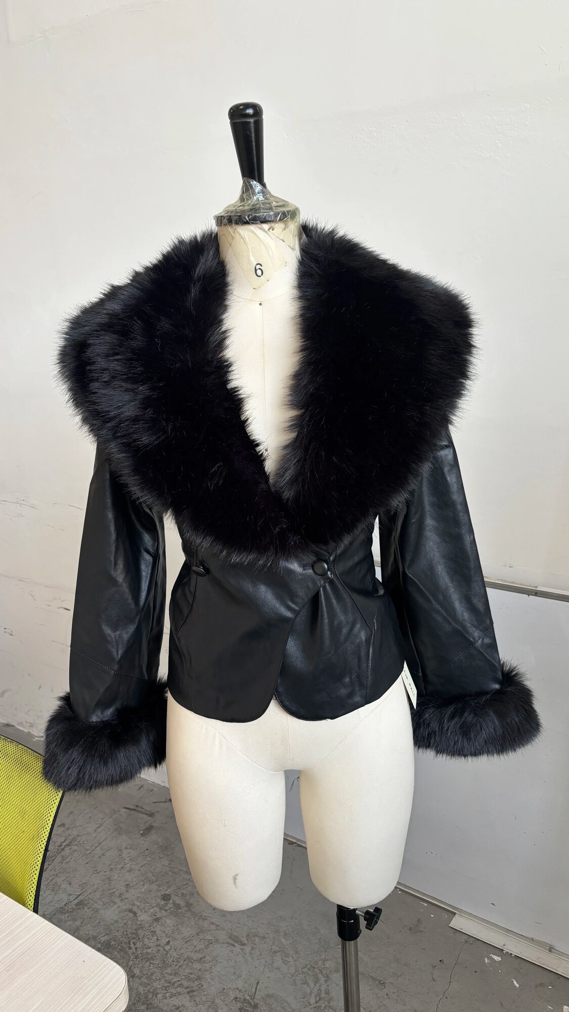 Куртка кожаная